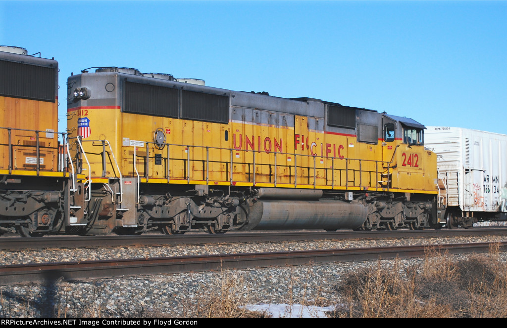 UP 2412 switches tha yard